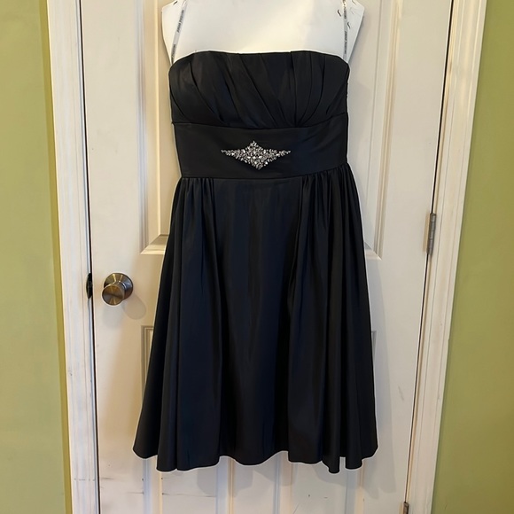 Jordan | Dresses | Jordan Black Strapless Formal Midi Dress | Poshmark